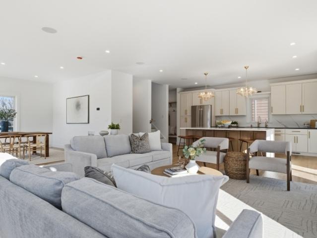 4 Hilltop Way