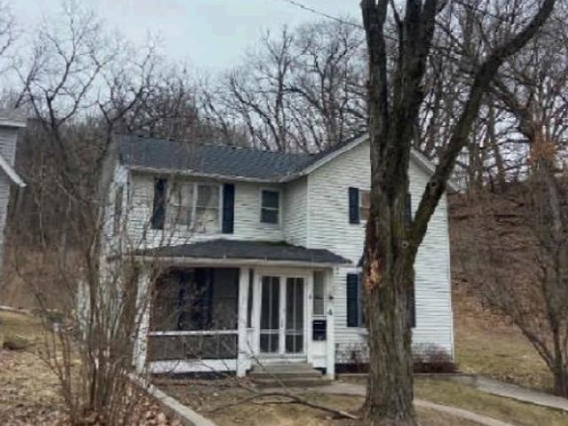 4 Hill St, Savanna, IL 61074 | MLS #12612 | Compass
