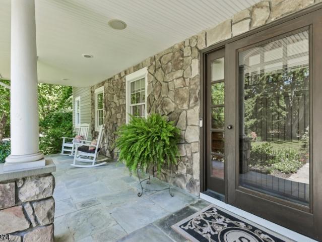 4 Holmehill Ln