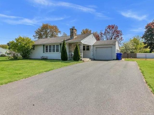 4 Holiday Ln, Enfield, CT 06082