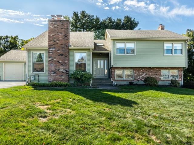 4 Holly Hills Dr, Cromwell, CT 06416