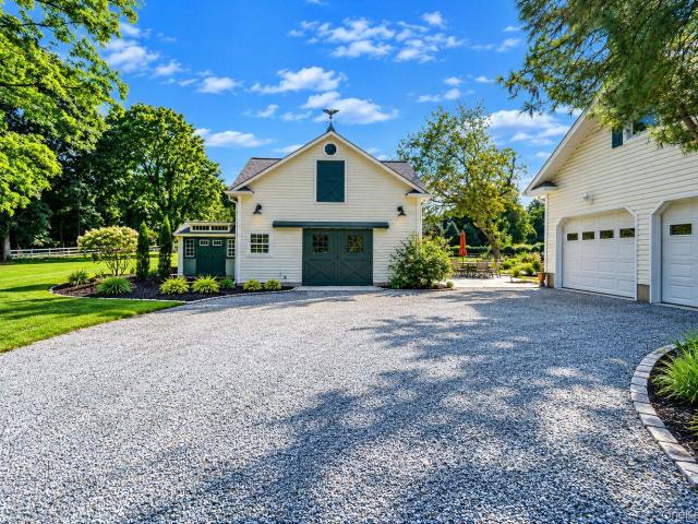 4 Holly Lane