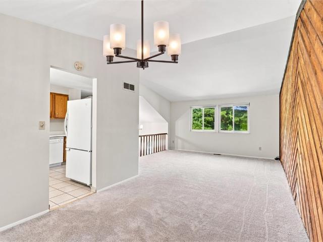 4 Holyoke Dr