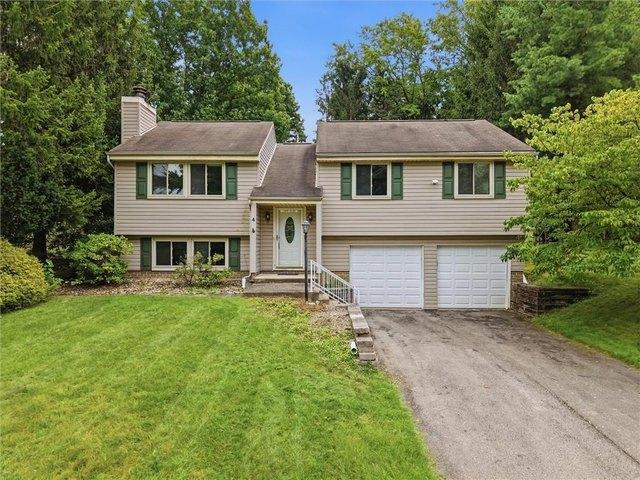4 Holyoke Dr, Greensburg, PA 15601