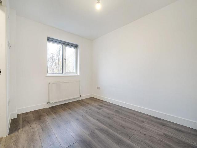 4 Hospital Way, Hither Green, SE13 1 bed house of multiple occupation to rent £1,038 pcm £240 pw