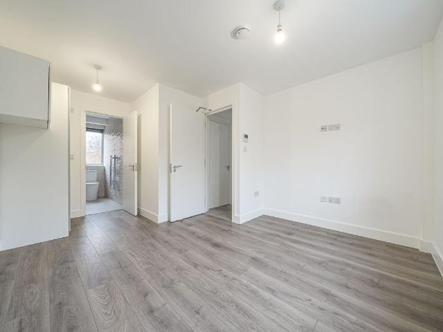 4 Hospital Way, Hither Green SE13, 1 bed property to rent, £1,000 pcm | PrimeLocation