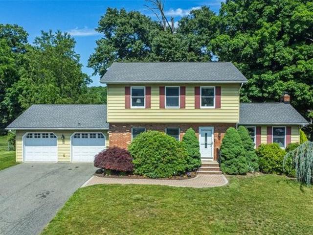 4 Hover Dr, Mount Arlington, NJ 07856