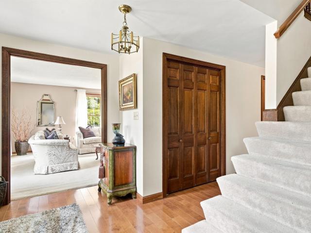 4 Hoyt Farm Road