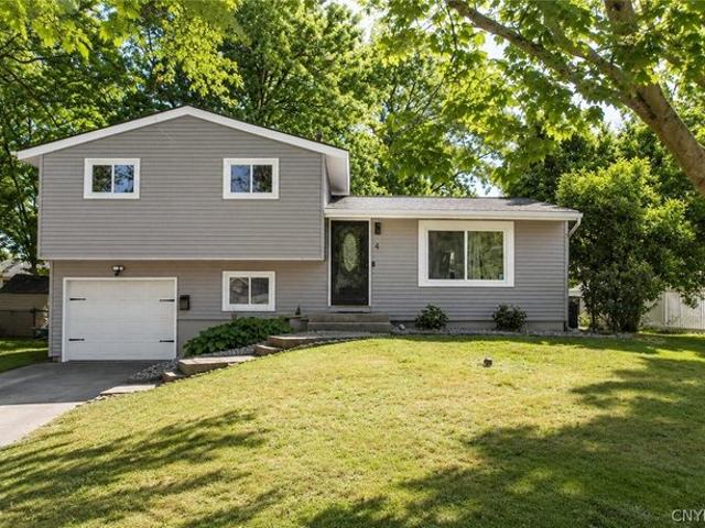 4 Ilex Ln, Liverpool, NY 13090