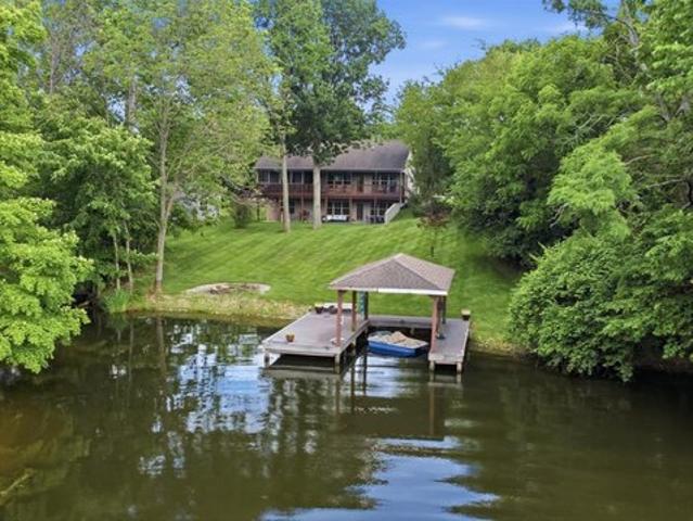 4 Indian Dr, Jackson Township, OH 45171