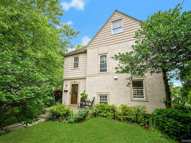 4 Interlaken Ave, New Rochelle, NY 10801