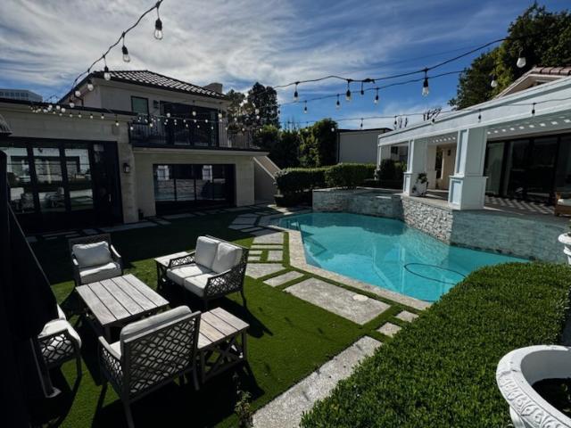 4 Inverness Ln, Newport Beach, CA 92660 | MLS #NP26041
