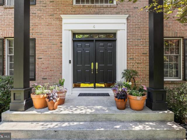 4 Irongate Lane