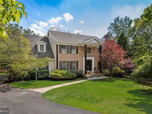 4 Irongate Ln, Medford, NJ 08055