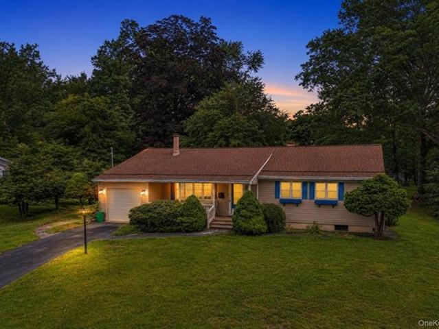 4 Jill Dr, West Nyack, NY 10994