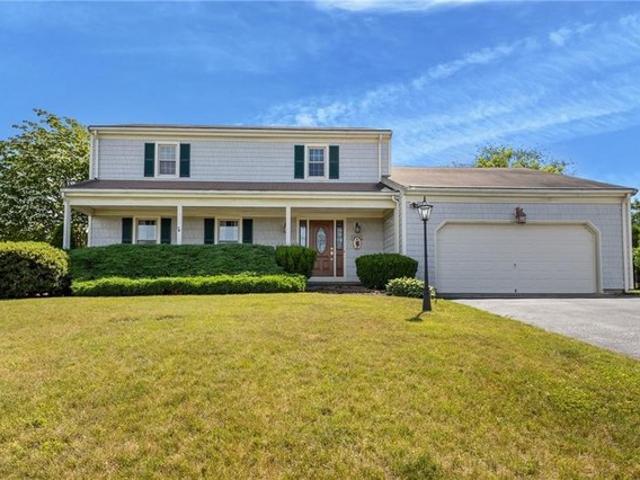 4 Karen Ln, Bristol, RI 02809