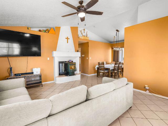 4 Kestrel Court