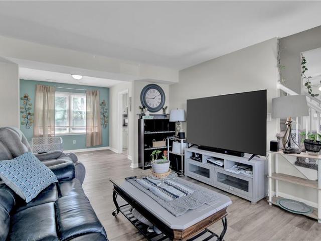 4 Kings Landing LN