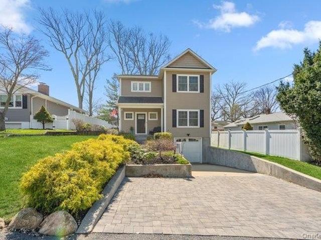 4 Knollwood Ave, Bayville, NY 11709