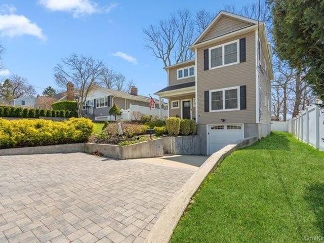 4 Knollwood Ave, Bayville, NY 11709