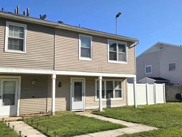 4 Lyons Court