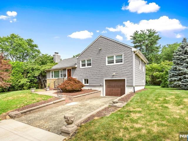 4 Lynbrook Place