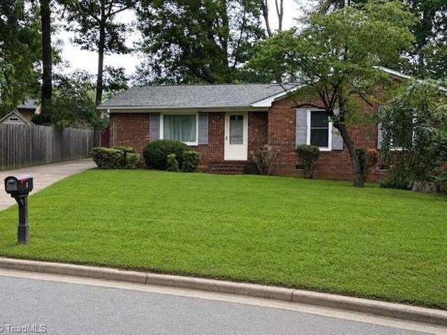 4 Lynhaven Ct, Greensboro, NC 27406