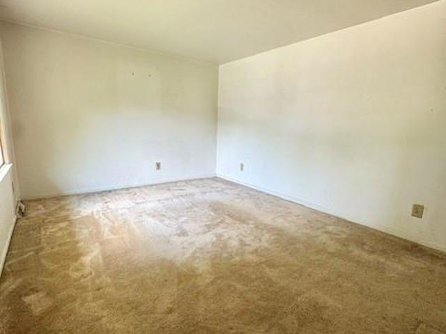 4 Lynhaven Court