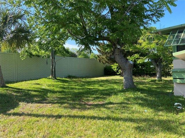 4 Lynwood Ct, Daytona Beach, FL 32119