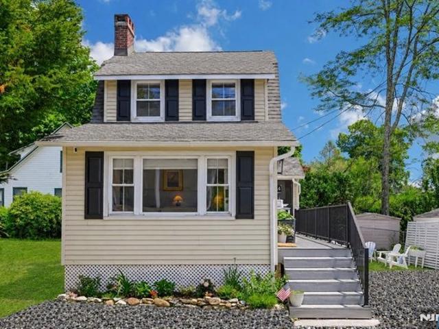 4 Lakeview Ave, Mount Olive Township, NJ 07828