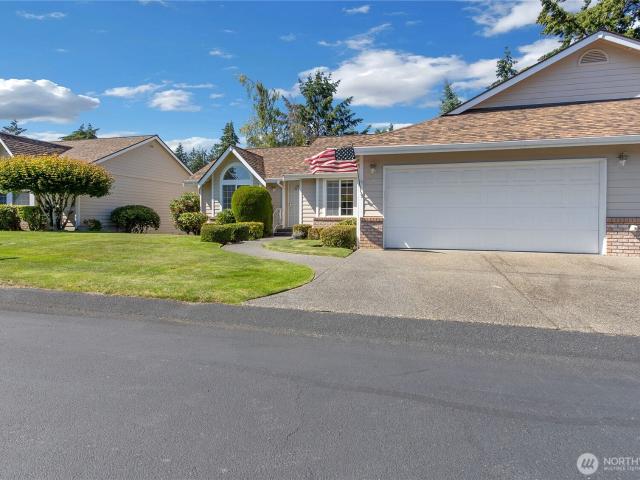 4 Lakewood Oaks Drive