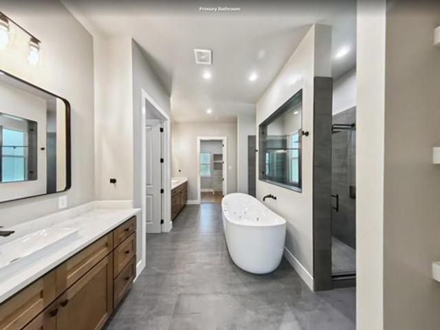4 Lake Forest Dr, Conroe, TX 77384