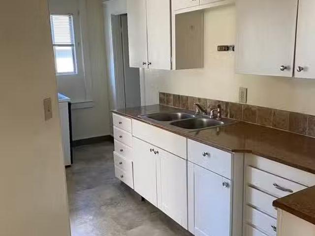 4 Large and Bright One Bedroom/One Bath Unit Available Now!