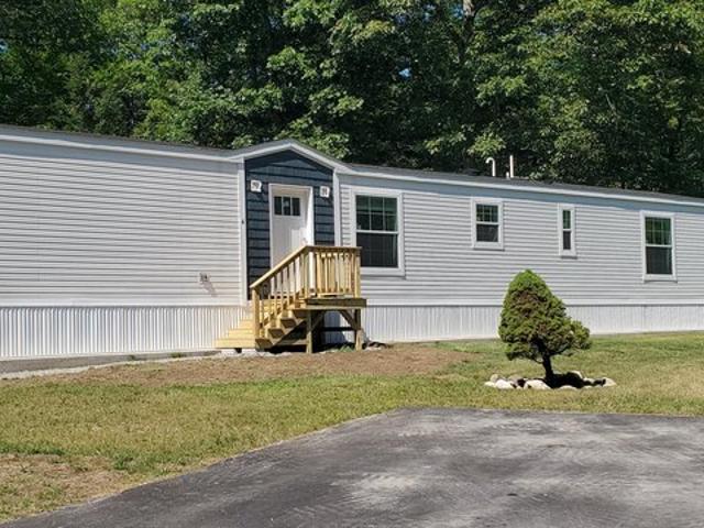 4 Laurik Ln, Naples, ME 04055