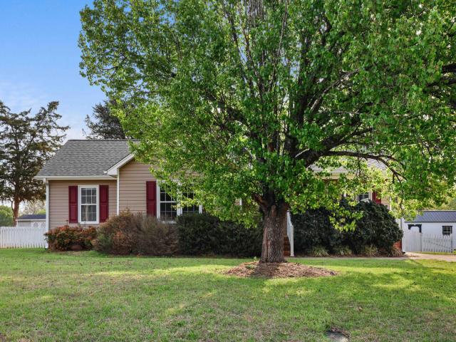 4 Lea Ln, Mebane, NC 27302 | MLS #10156 | Compass