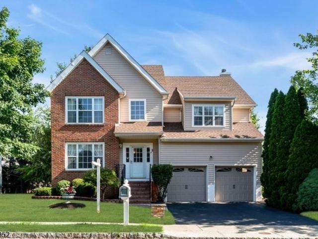 4 Leigh Rd, Hillsborough Twp, NJ 08844