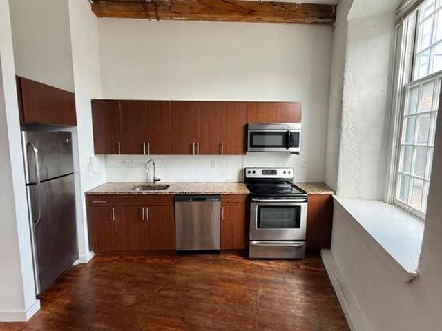 4 Leverington Avenue # UNIT 207