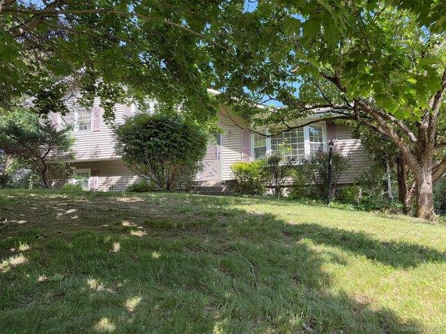 4 Lorelei Dr, Middletown, NY 10940
