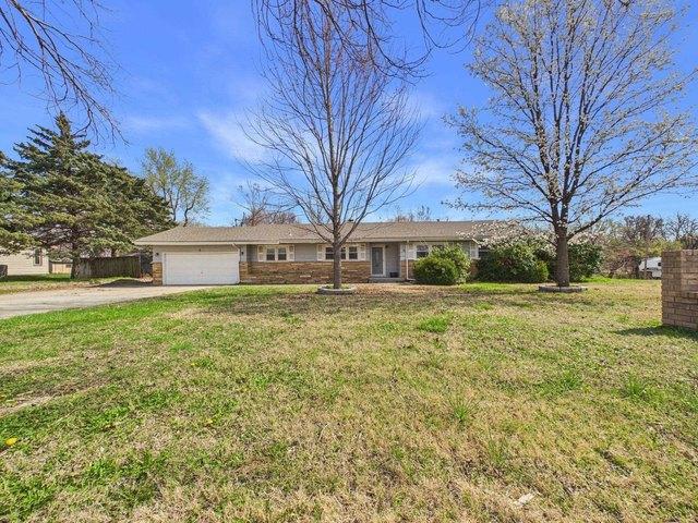4 Louis Dr, Mulvane, KS 67110