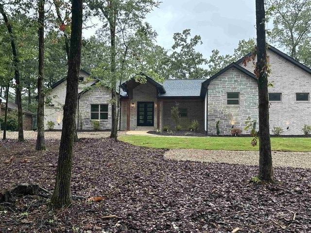 4 Loyola Ln, Hot Springs Village, AR 71909