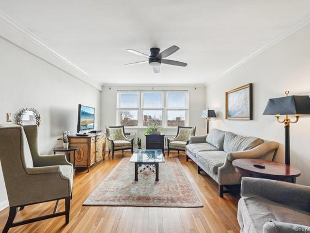 4 Putnam Hl Apt 4F, Greenwich, CT 06830