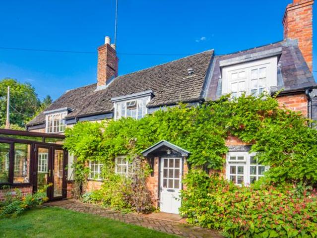 4 Pyt Cottage, Ashampstead RG8, 3 bed detached house to rent, £2,200 pcm | PrimeLocation