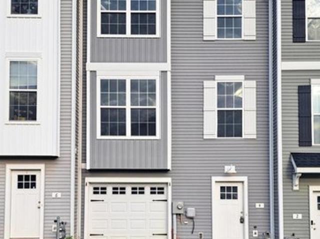 4 Pacer Dr, Hanover, PA 17331