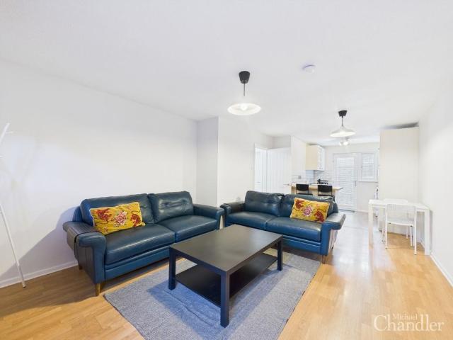 4 Park Place, Belfast, BT6 8FR