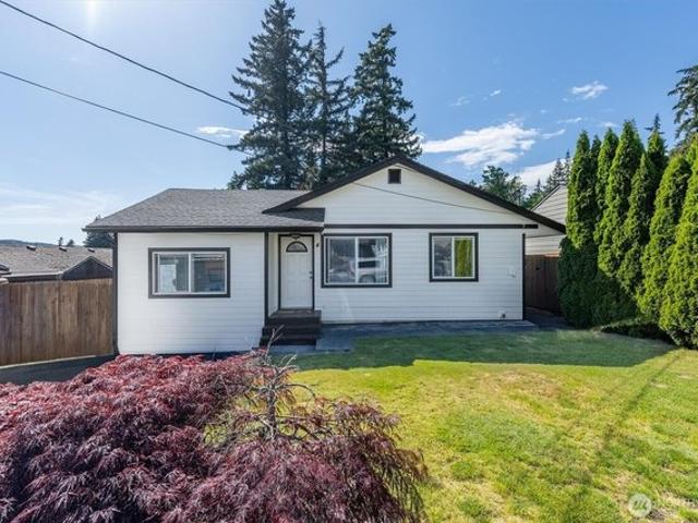 4 Parkland Dr, Kalama, WA 98625
