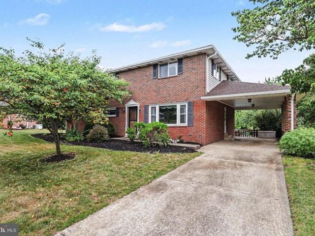 4 Patricia Dr, Enola, PA 17025