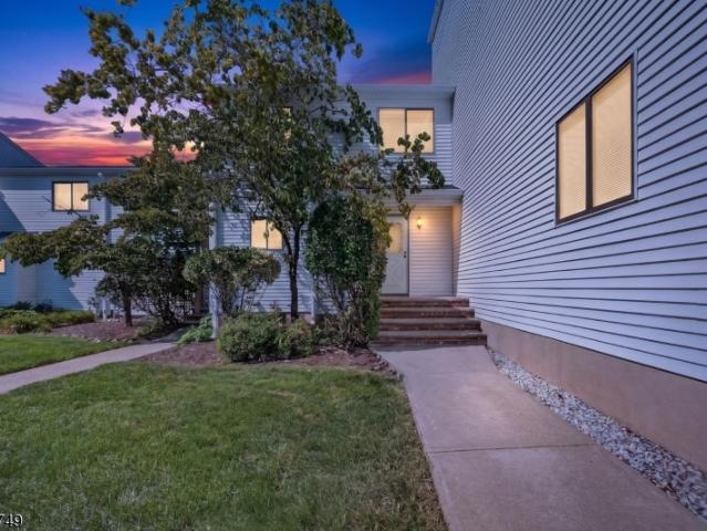 4 Pear Ct