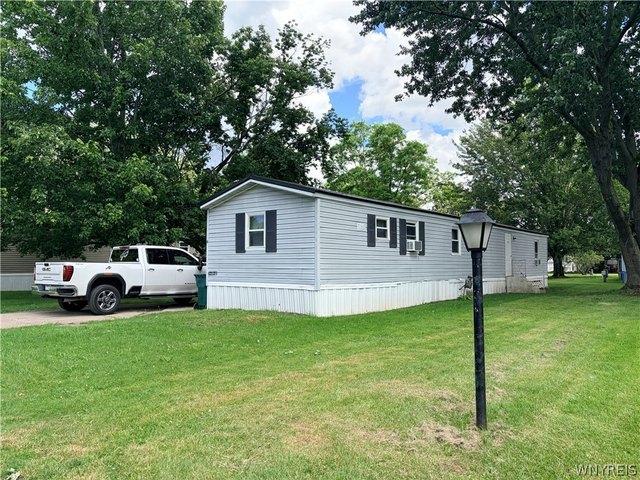 4 Pebbleridge Dr, Medina, NY 14103