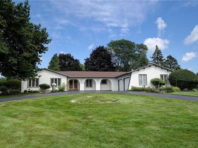 4 Pin Hook Ln, Pittsford, NY 14534