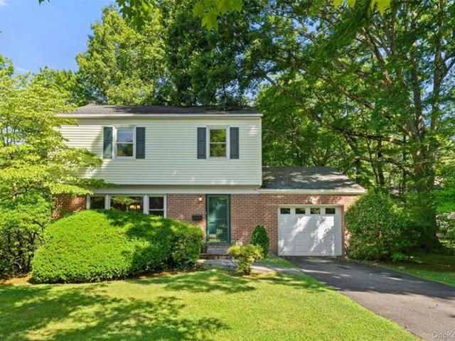4 Pin Oak Ln, White Plains, NY 10606